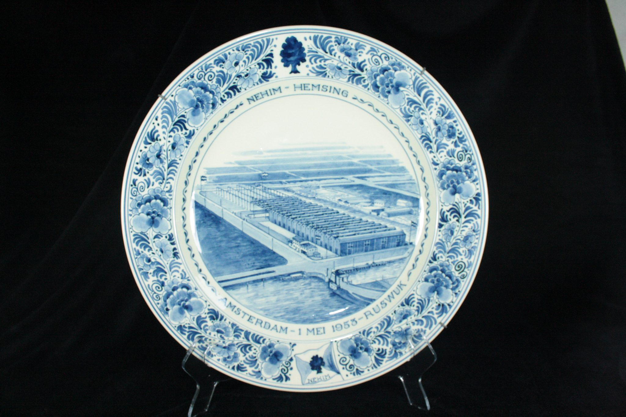A03006 – Large unique delft blue charger by RAM Arnhem remembering the ...