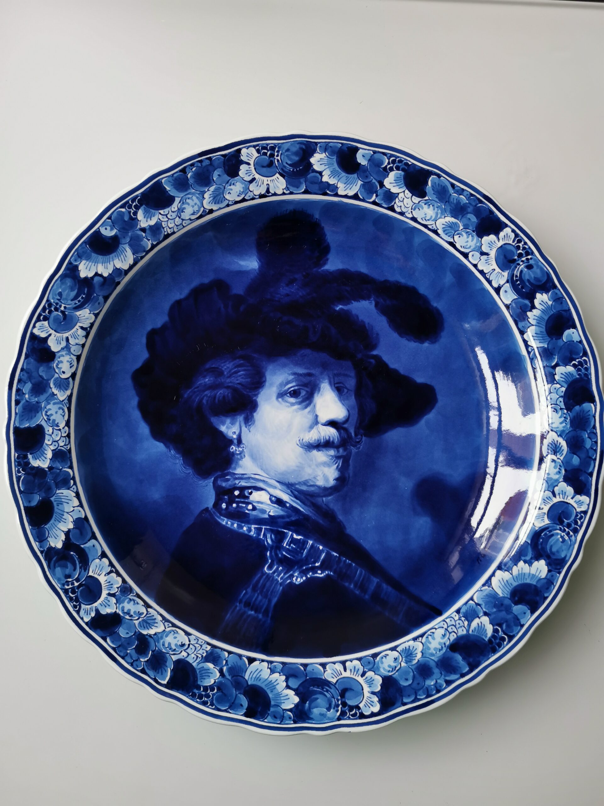 99999 – A Royal Delft large vintage Delft blue Rembrandt charger - Frey ... 99999 – A Royal Delft large vintage Delft blue Rembrandt charger - Frey ...